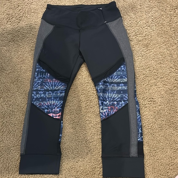 CALIA by Carrie Underwood | Pants & Jumpsuits | Calia Capri Leggings ...